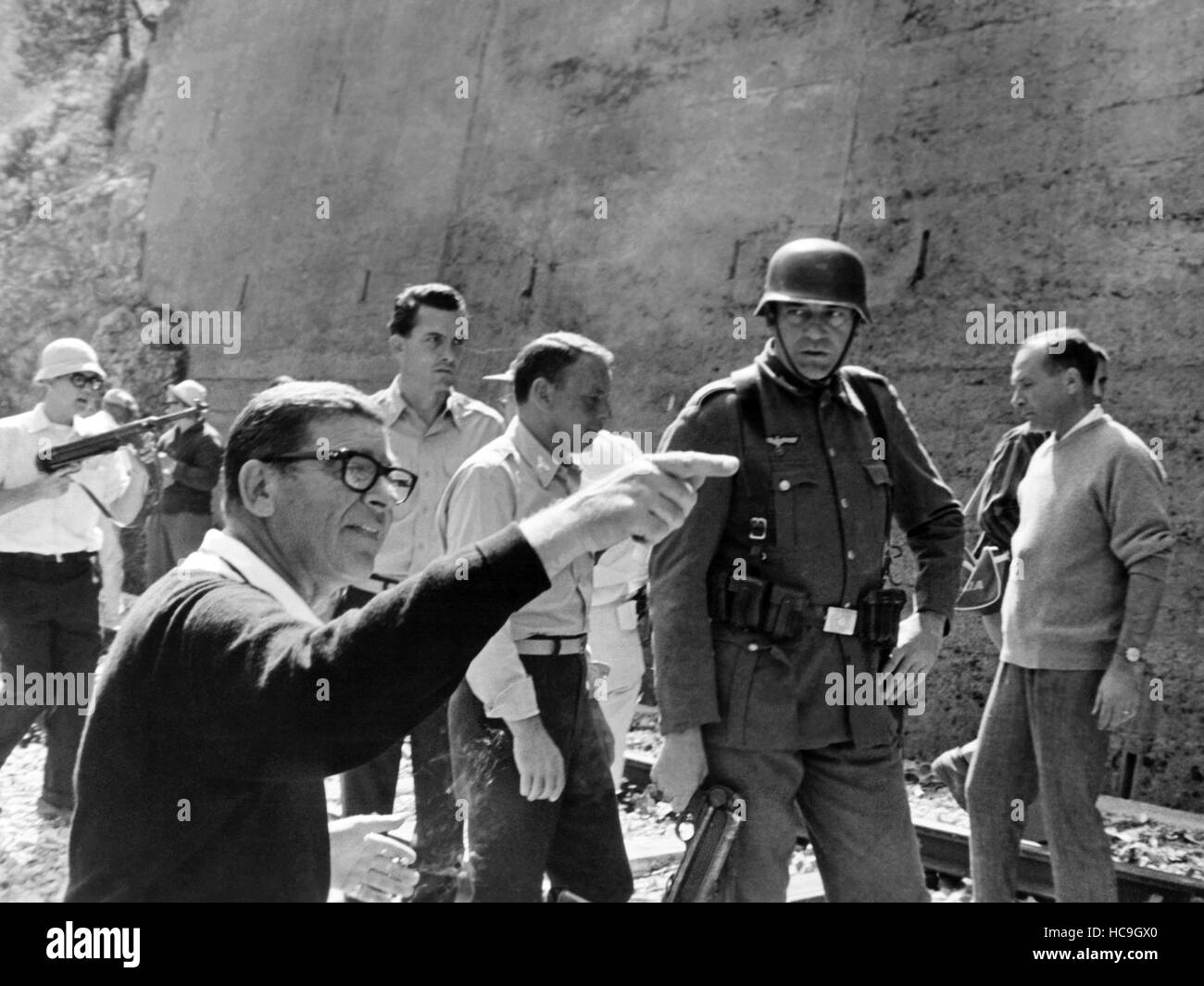 VON RYAN'S EXPRESS, director Mark Robson (front, Frank Sinatra (behind ...