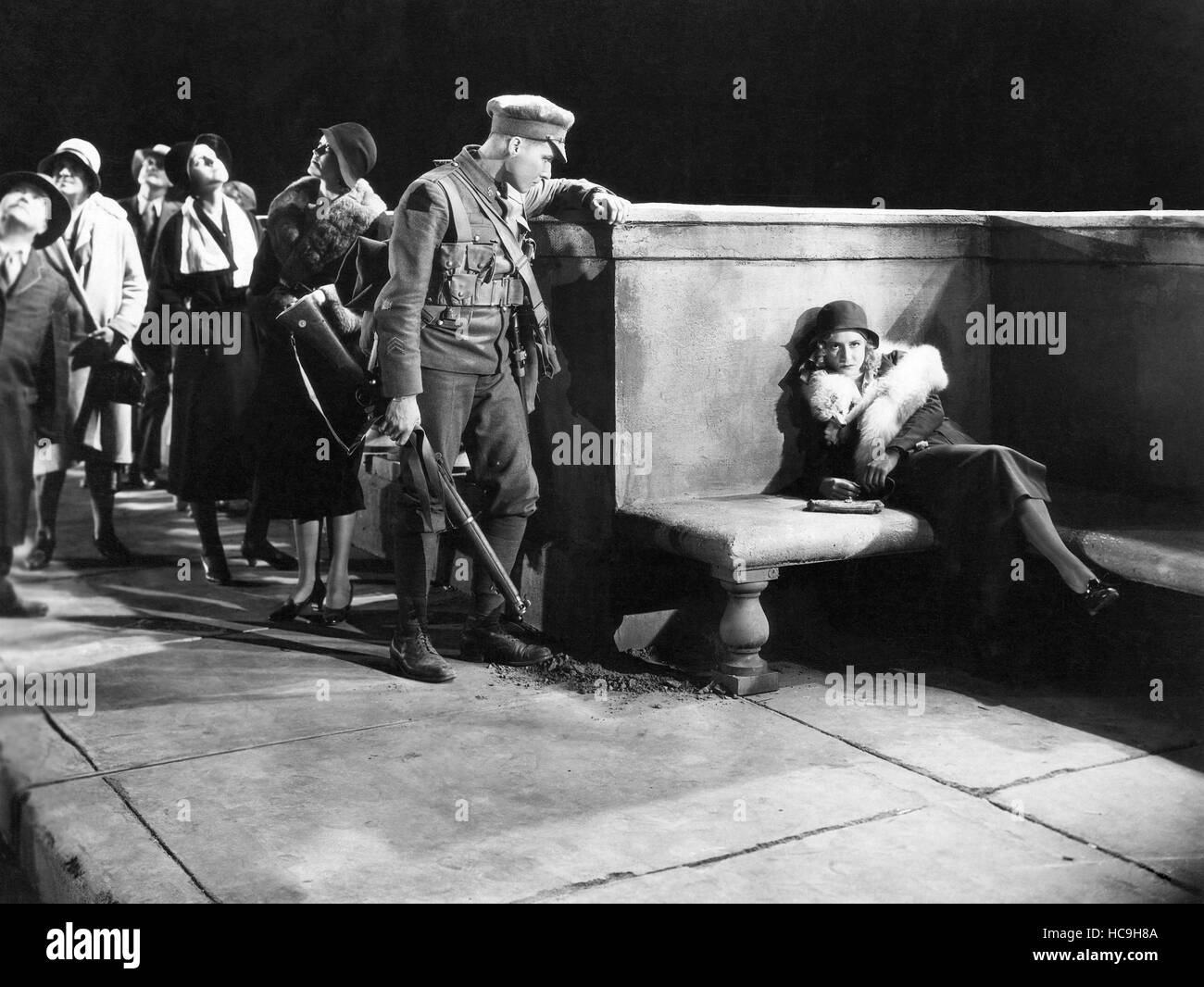 WATERLOO BRIDGE, Douglass Montgomery, Mae Clarke, 1931 Stock Photo - Alamy