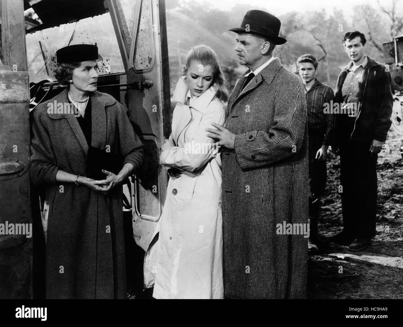 THE WAYWARD BUS, Kathryn Givney, Dolores Michaels, Larry Keating, Dee ...
