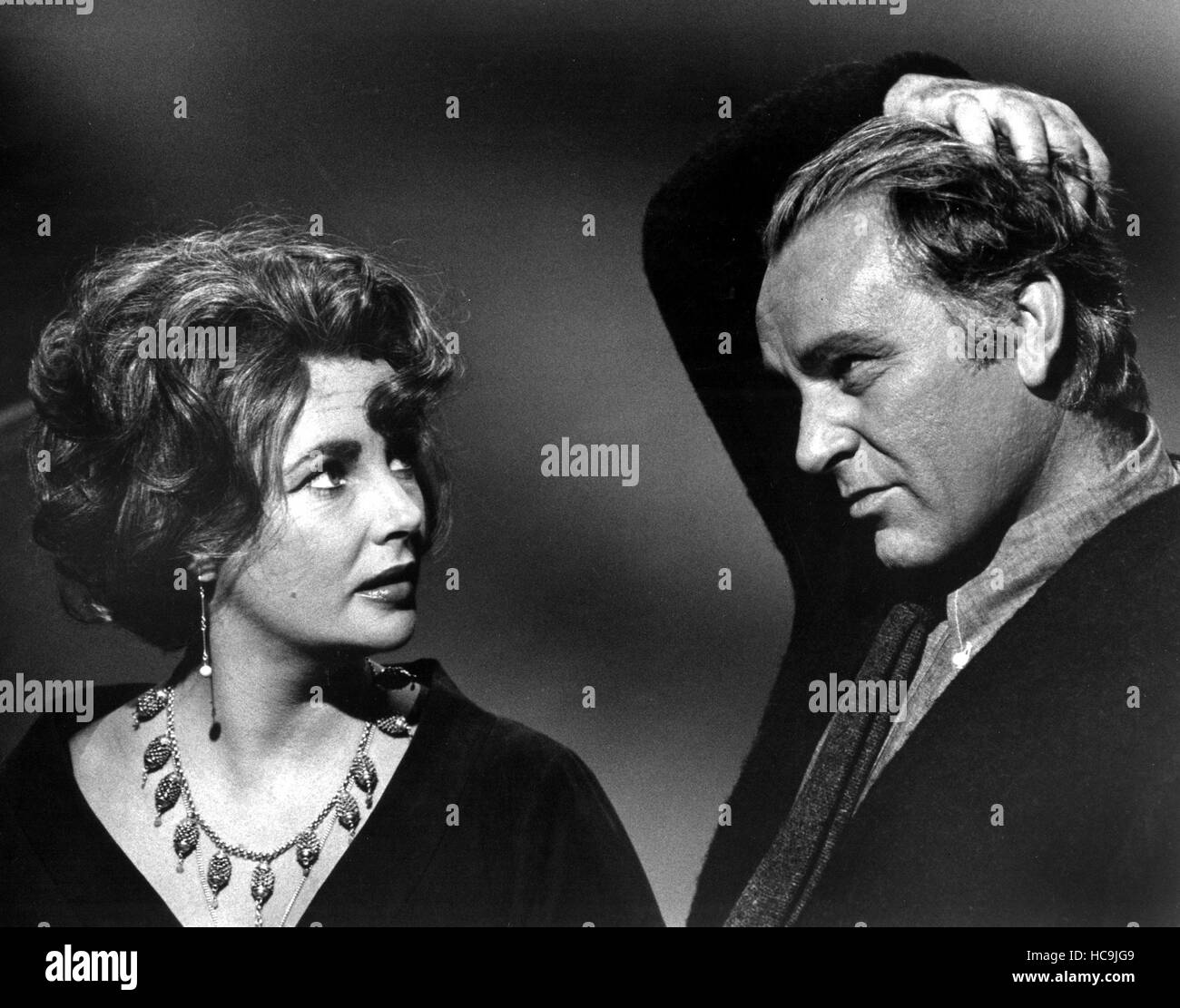 WHO'S AFRAID OF VIRGINIA WOOLF?, Elizabeth Taylor, Richard Burton, 1966 ...