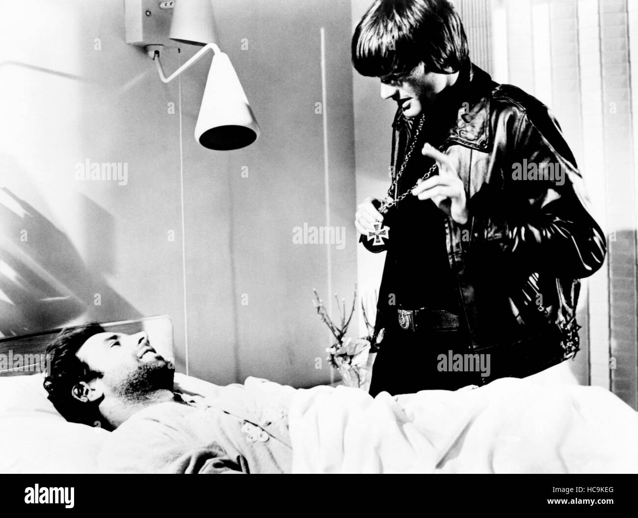 THE WILD ANGELS, Bruce Dern (lying down), Peter Fonda, 1966 Stock Photo ...
