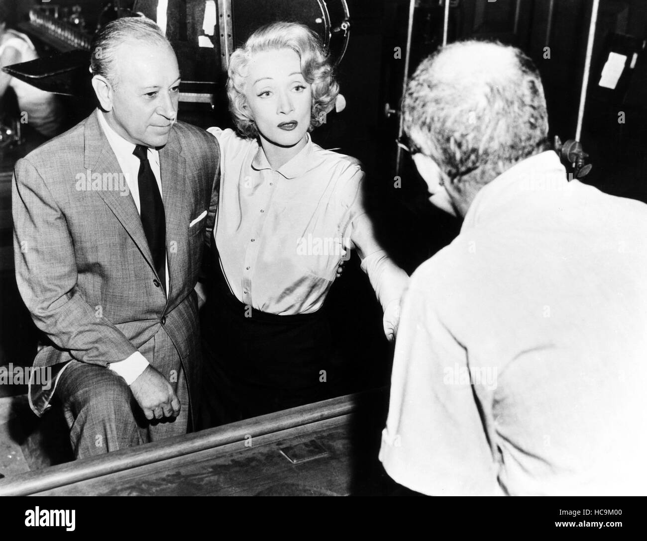 WITNESS FOR THE PROSECUTION, from left: George Raft visiting Marlene ...