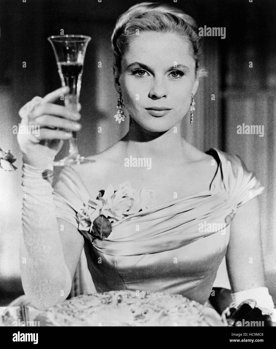 WILD STRAWBERRIES, (aka SMULTRONSTALLET), Bibi Andersson, 1957 Stock Photo - Alamy