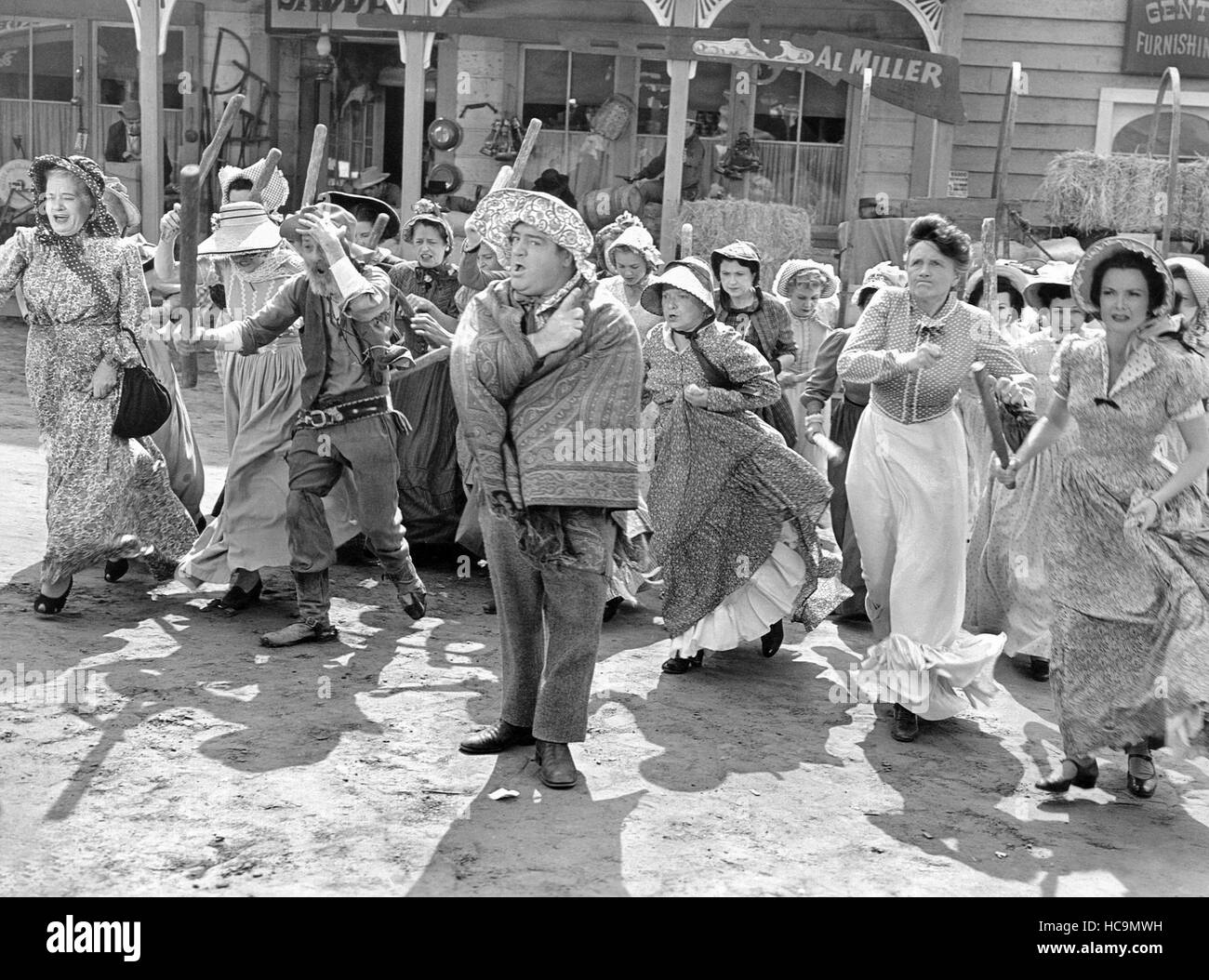 THE WISTFUL WIDOW OF WAGON GAP, Lou Costello, (center), Marjorie Main ...