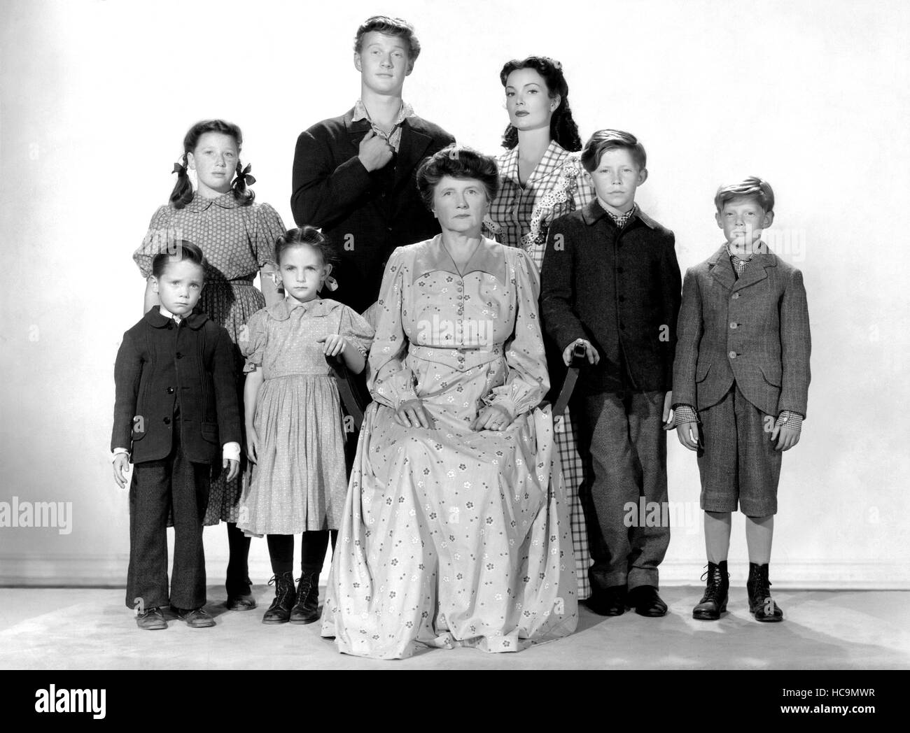 THE WISTFUL WIDOW OF WAGON GAP, Marjorie Main, with children Audrey ...