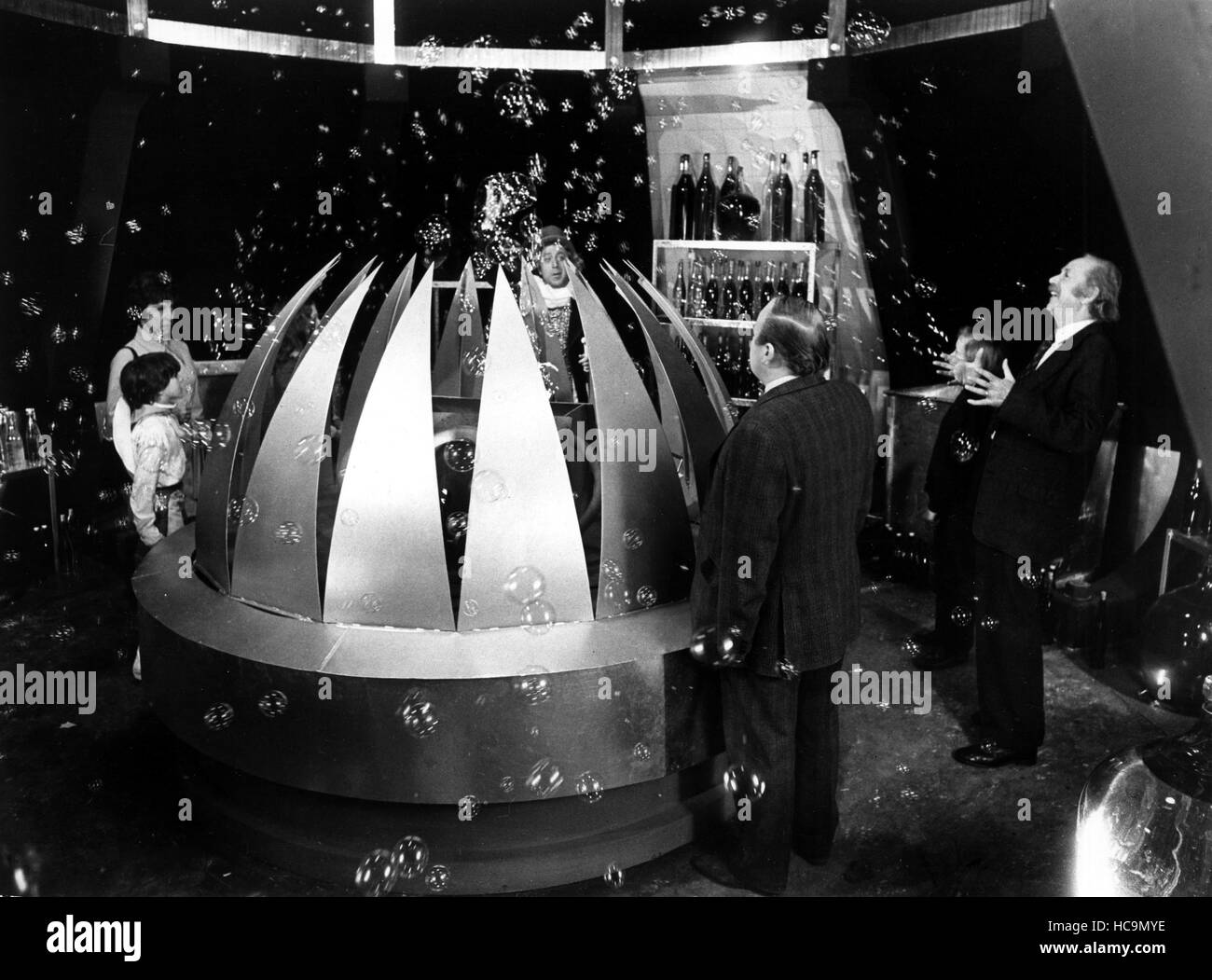 WILLY WONKA AND THE CHOCOLATE FACTORY, Paris Themmen, Nora Denney, Gene Wilder, Roy Kinnear ...