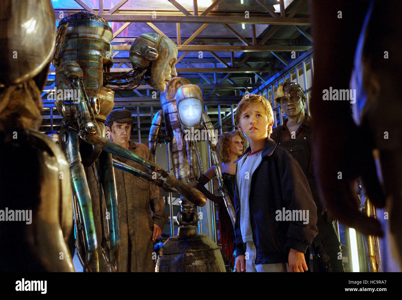 A.I. ARTIFICIAL INTELLIGENCE, Haley Joel Osment with uncredited robots ...