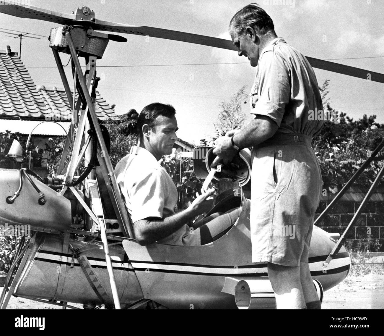 YOU ONLY LIVE TWICE, Sean Connery, Desmond Llewelyn, 1967 Stock Photo - Alamy