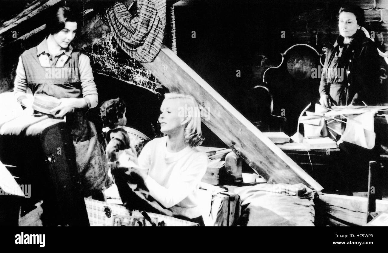 YOU'RE THE ONE (UNA HISTORIA DE ENTONCES), from left: Ana Fernandez ...