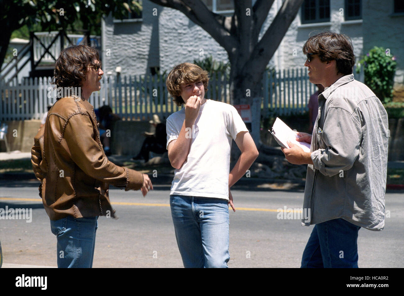ALMOST FAMOUS, (l to r) Billy Crudup, Patrick Fugit, director Cameron ...