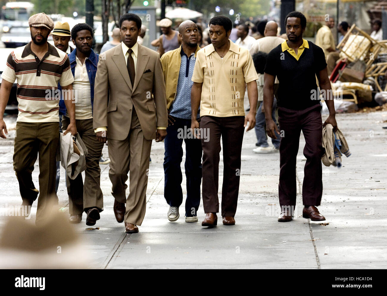 AMERICAN GANGSTER, front row: Common (far left), Denzel Washington ...