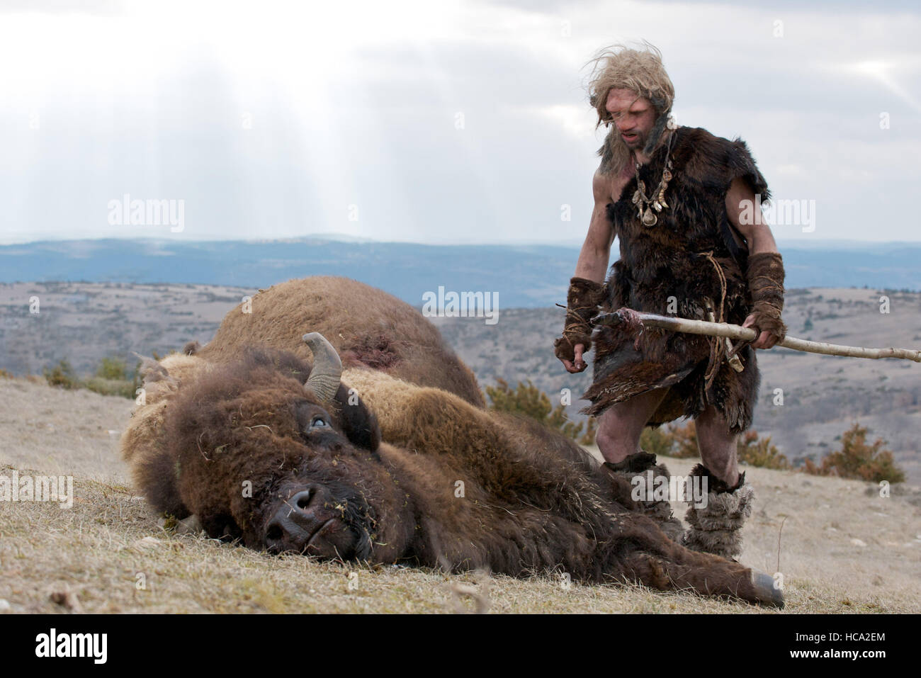 AO, LE DERNIER NEANDERTAL, Simon Paul Sutton, 2010. ph: Patrick Glaize ...
