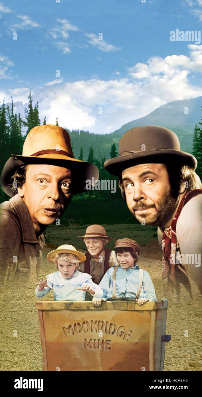 THE APPLE DUMPLING GANG, Don Knotts (l.), (center l-r): Stacy Manning ...