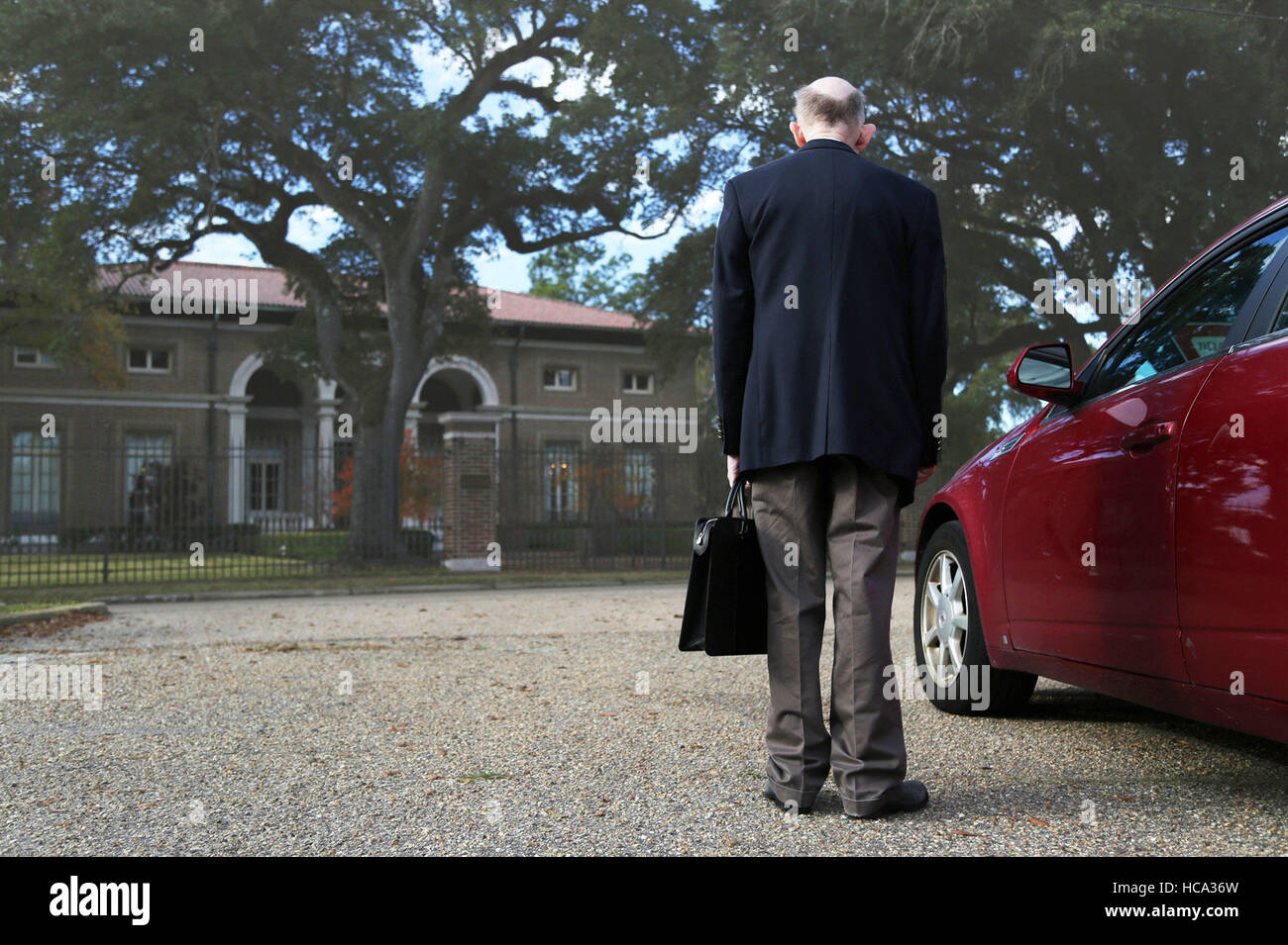 ART AND CRAFT, Mark Landis on a 'philanthropic' visit, 2014. ph: Sam ...