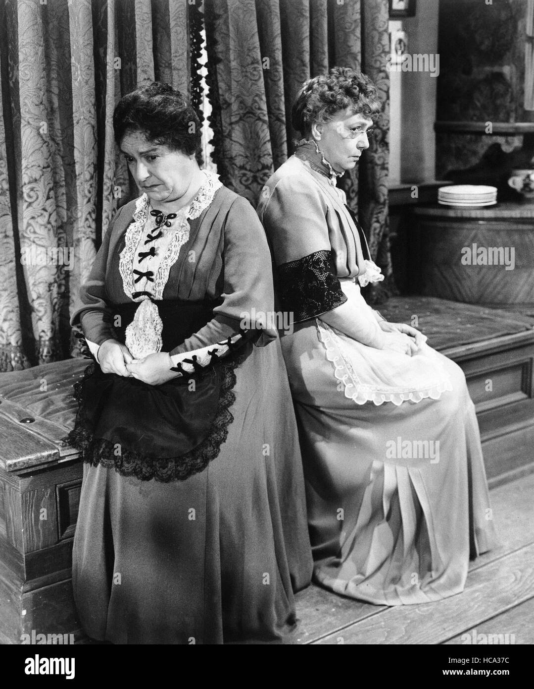 ARSENIC AND OLD LACE, Josephine Hull, Jean Adair, 1944 Stock Photo - Alamy