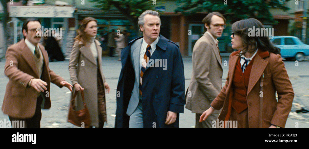 ARGO, from left: Scoot McNairy, Kerry Bishe, Tate Donovan, Christopher ...