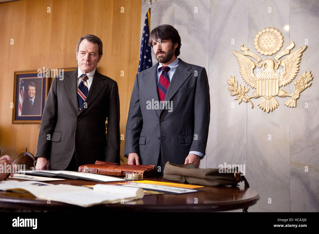 ARGO, from left: Bryan Cranston, Ben Affleck, 2012. ph: Claire Folger ...