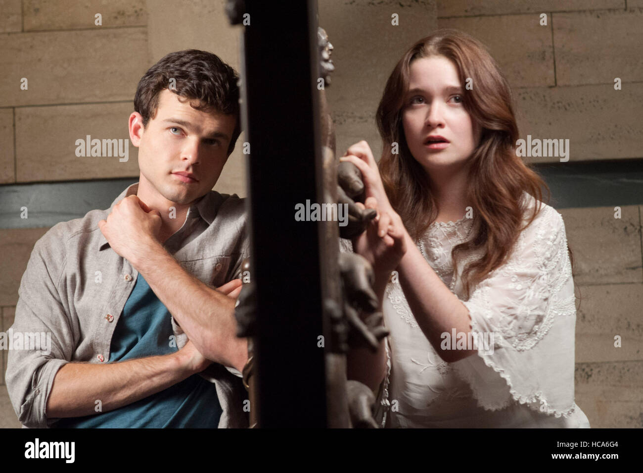BEAUTIFUL CREATURES, from left: Alden Ehrenreich, Alice Englert, 2013. ph: John Bramley/©Warner ...