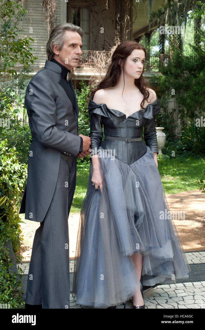 BEAUTIFUL CREATURES, from left: Jeremy Irons, Alice Englert, 2013. ph ...