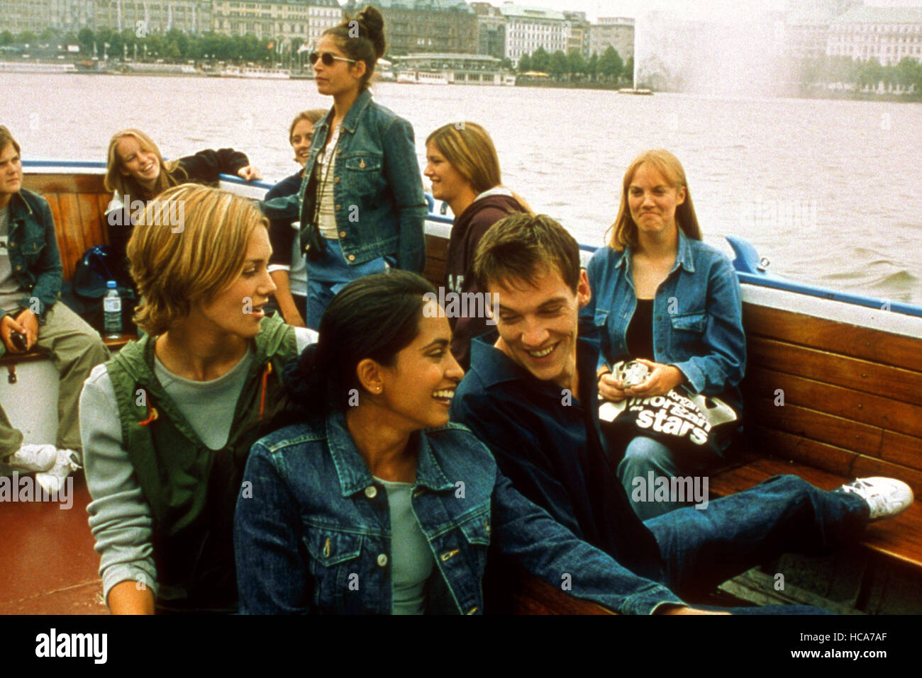 BEND IT LIKE BECKHAM, Keira Knightley, Parminder Nagra, Jonathan Rhys ...