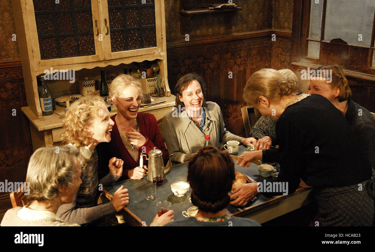 A WOMAN IN BERLIN, (aka ANONYMA - EINE FRAU IN BERLIN), Juliane Kohler ...