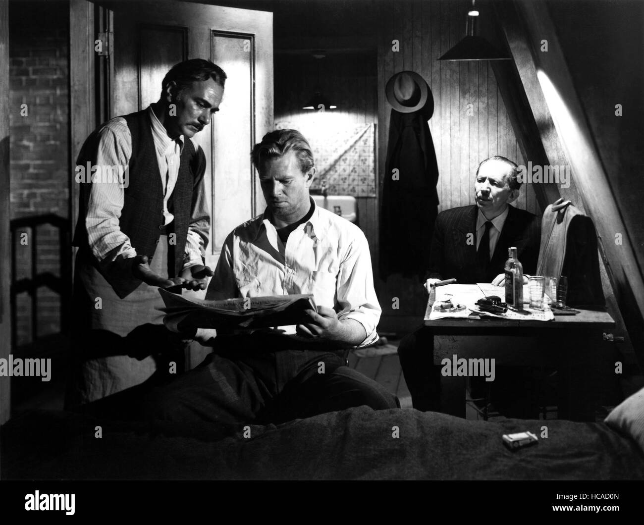 THE ASPHALT JUNGLE, from left: Alberto Morin, Sterling Hayden, Sam ...