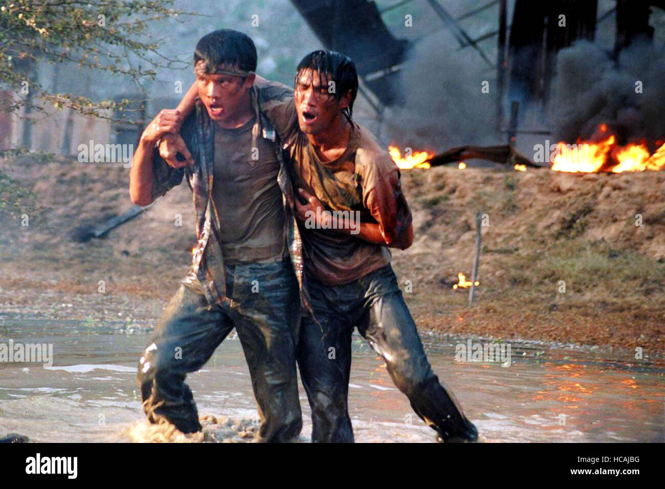 BORN TO FIGHT, (aka KERD MA LUI), Dan Chupong, Somrak Khamsing, 2004 ...