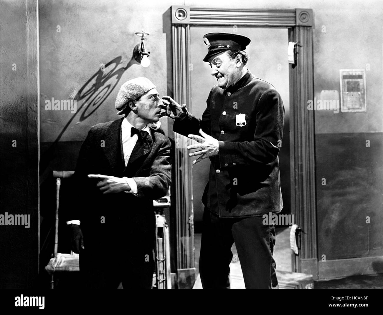 THE CAMERAMAN, Buster Keaton, Eddie Gribbon, 1928 Stock Photo - Alamy