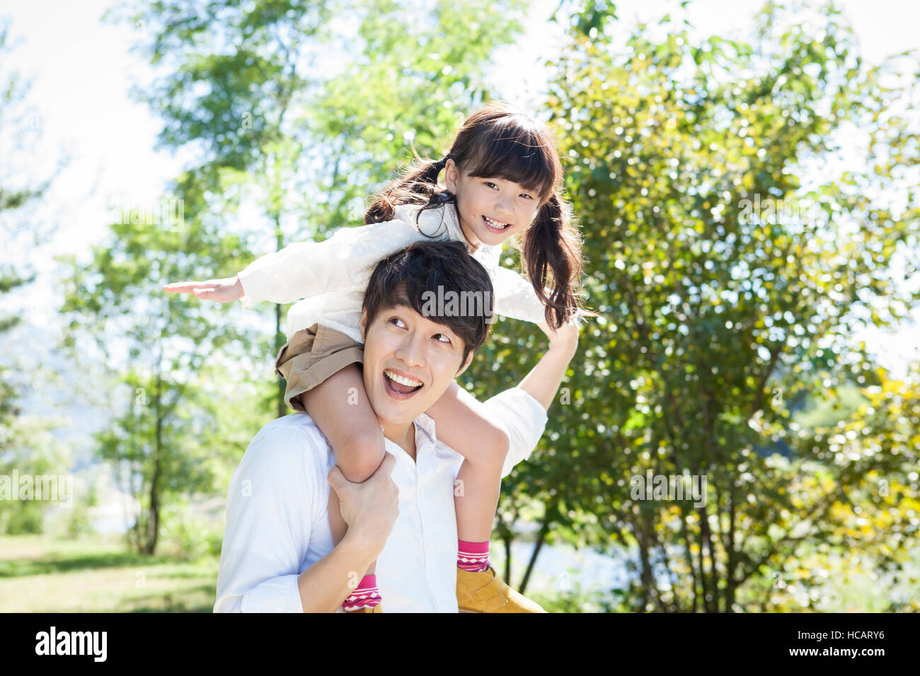 Father daughter holding hand hi-res stock photography and images - Alamy