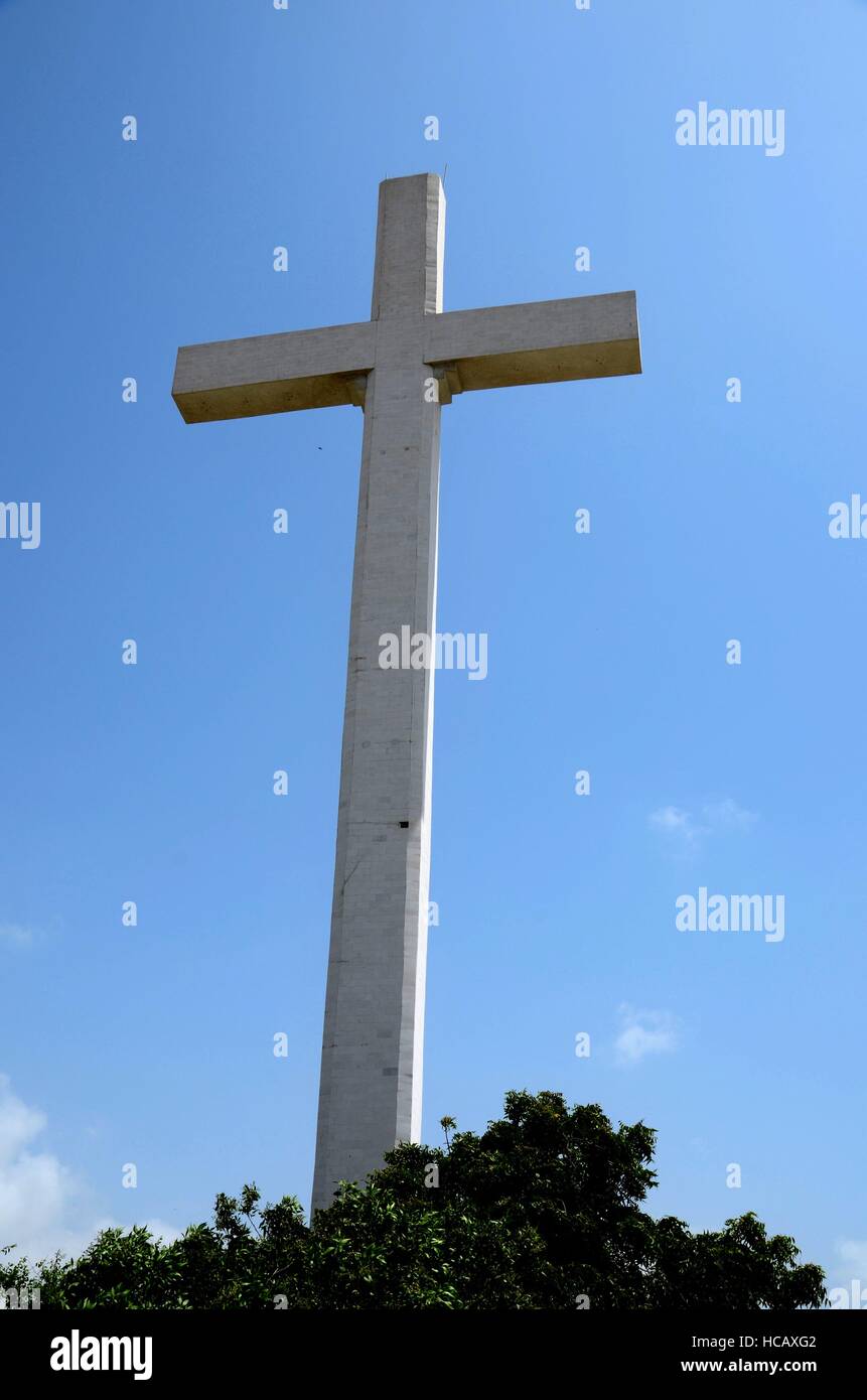 Giant Christian Cross at Gora Qabaristan graveyard cemetery Karachi ...