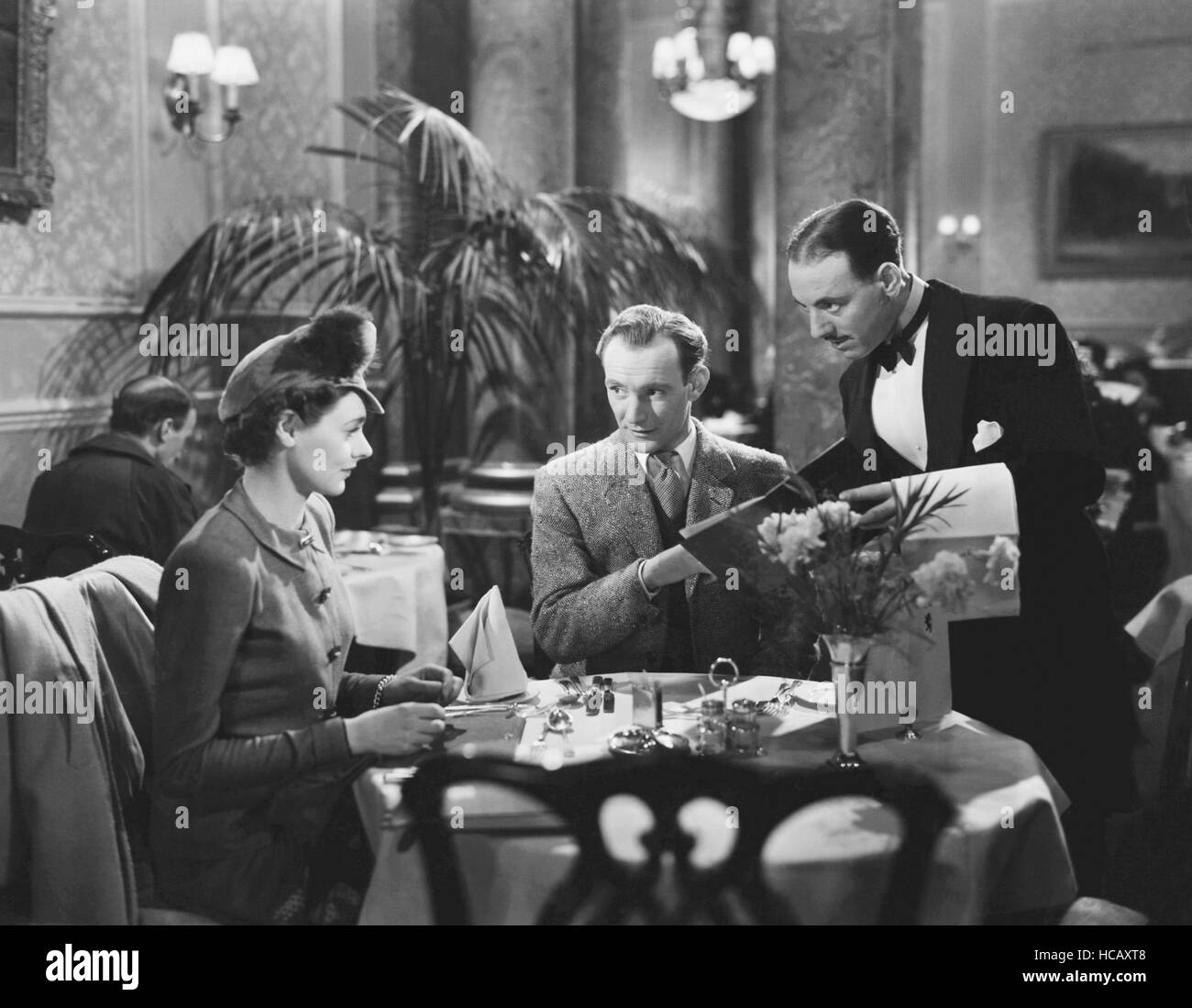 BRIEF ENCOUNTER, from left: Celia Johnson, Trevor Howard, Alfie Bass ...