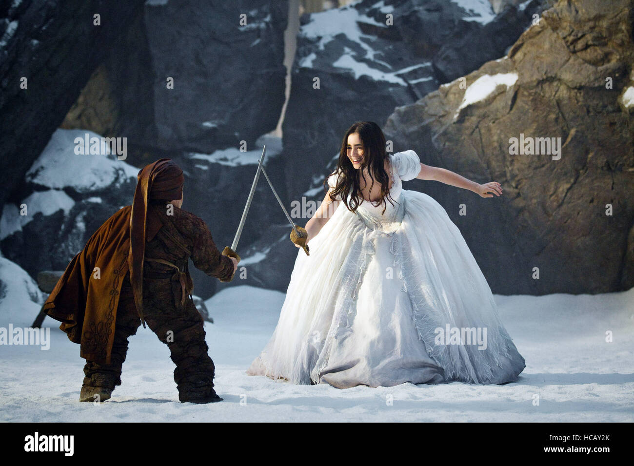MIRROR MIRROR, (aka THE BROTHERS GRIMM: SNOW WHITE), Lily Collins ...