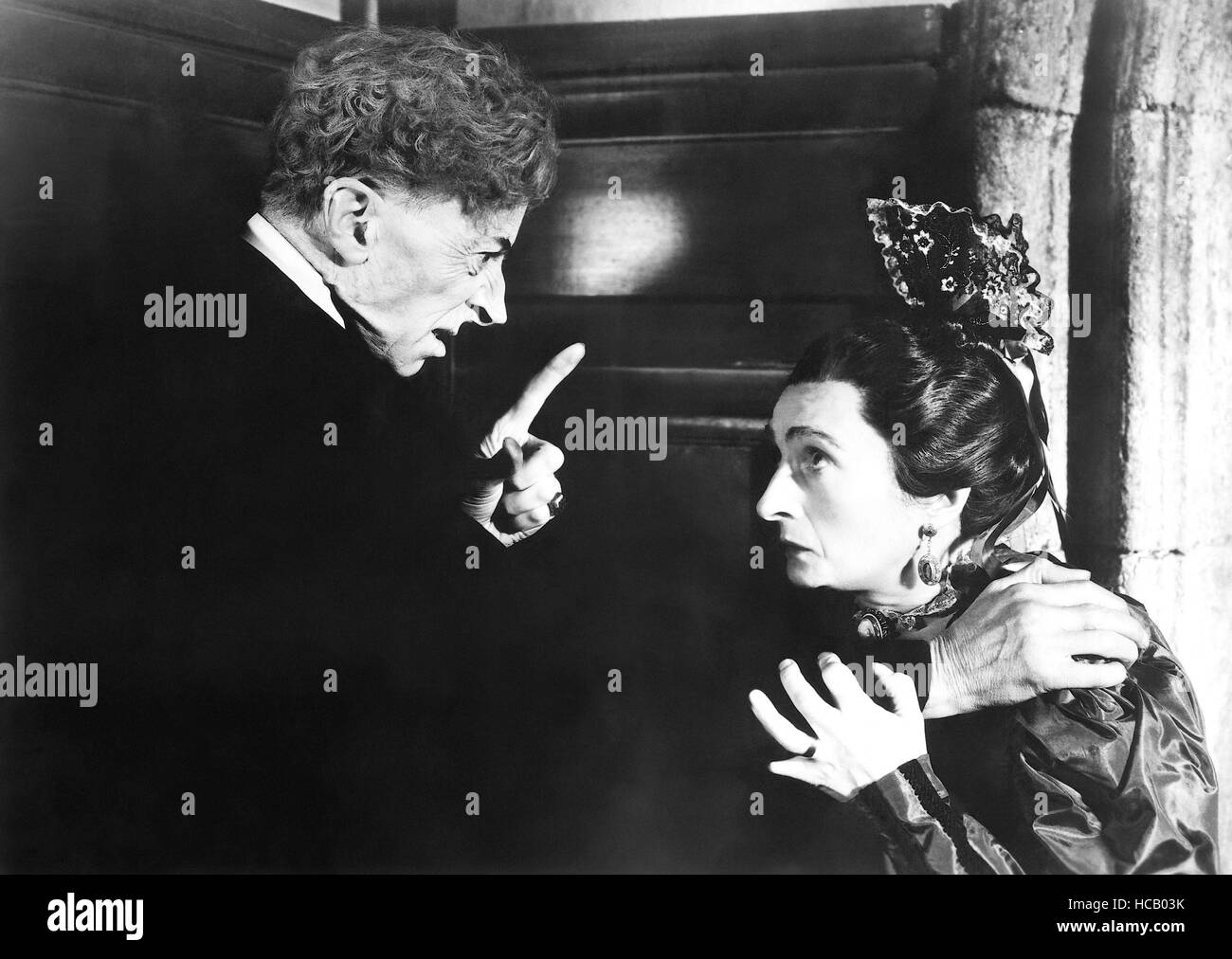 BRIDE OF FRANKENSTEIN, from left: Ernest Thesiger, Una O'Connor, 1935 ...