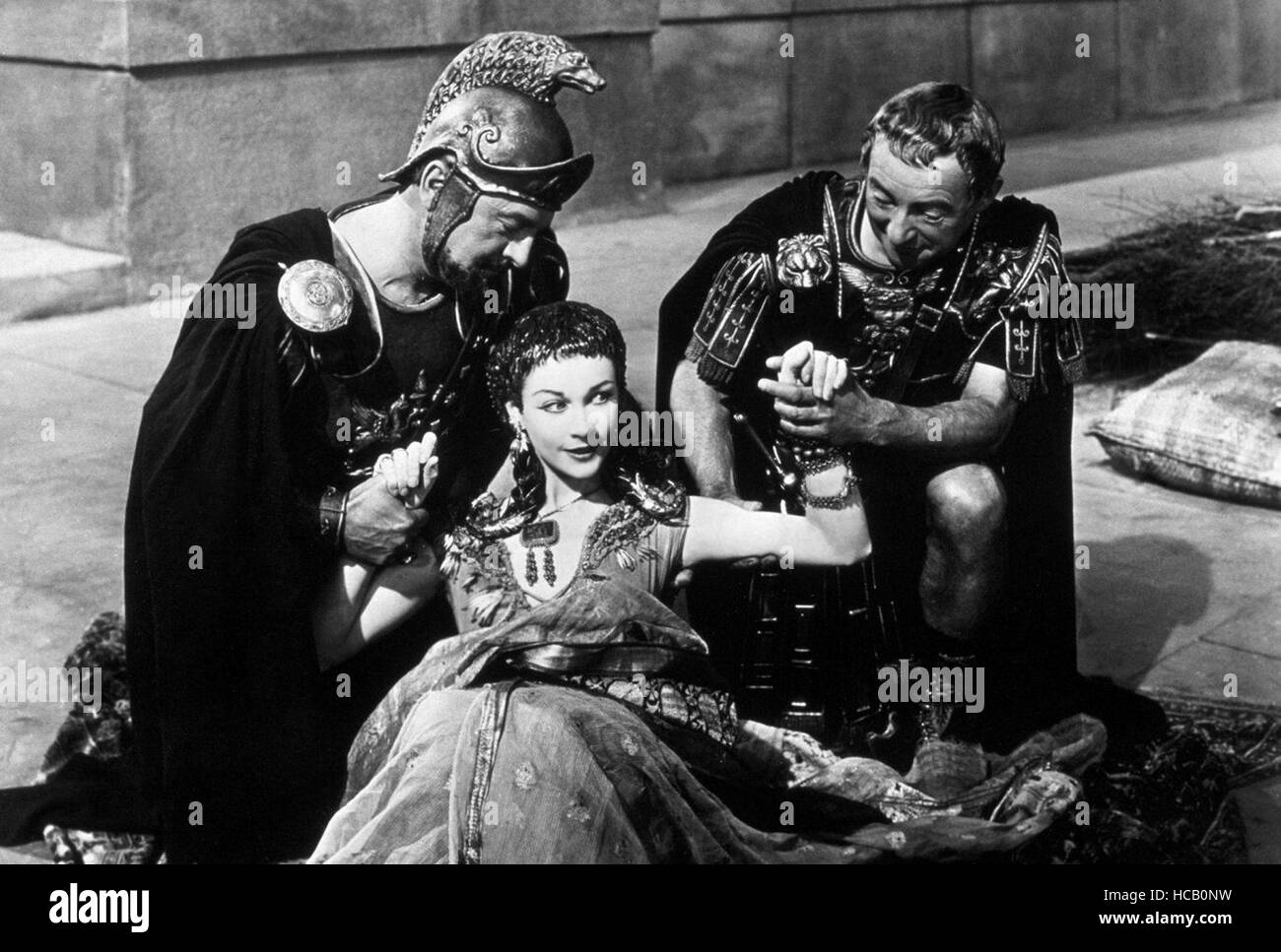 CAESAR AND CLEOPATRA, from left: Basil Sydney, Vivien Leigh as ...