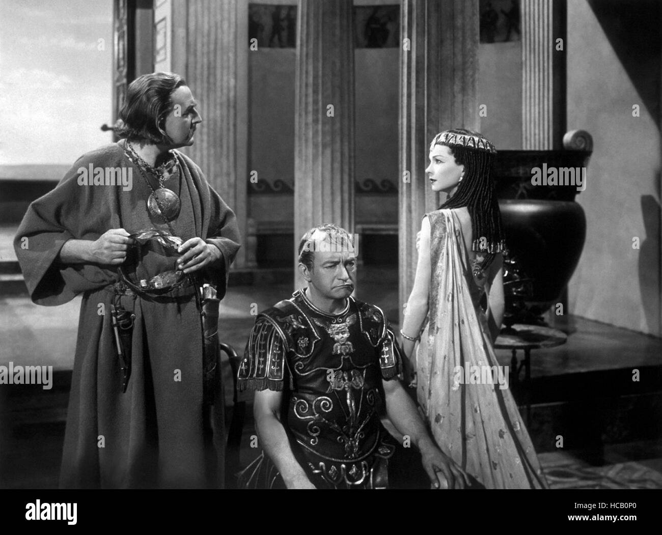 CAESAR AND CLEOPATRA, from left: Cecil Parker, Claude Rains, Vivien ...