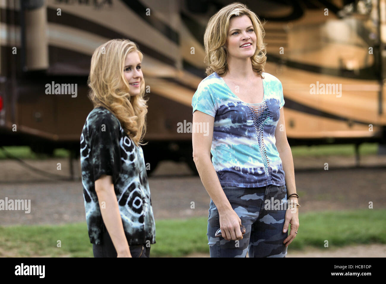 CAPTAIN FANTASTIC, from left: Erin Moriarty, Missi Pyle, 2016. ph: Erik ...