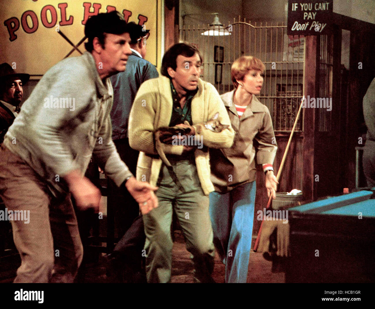 THE CAT FROM OUTER SPACE, from left: McLean Stevenson, Ken Berry, Sandy ...