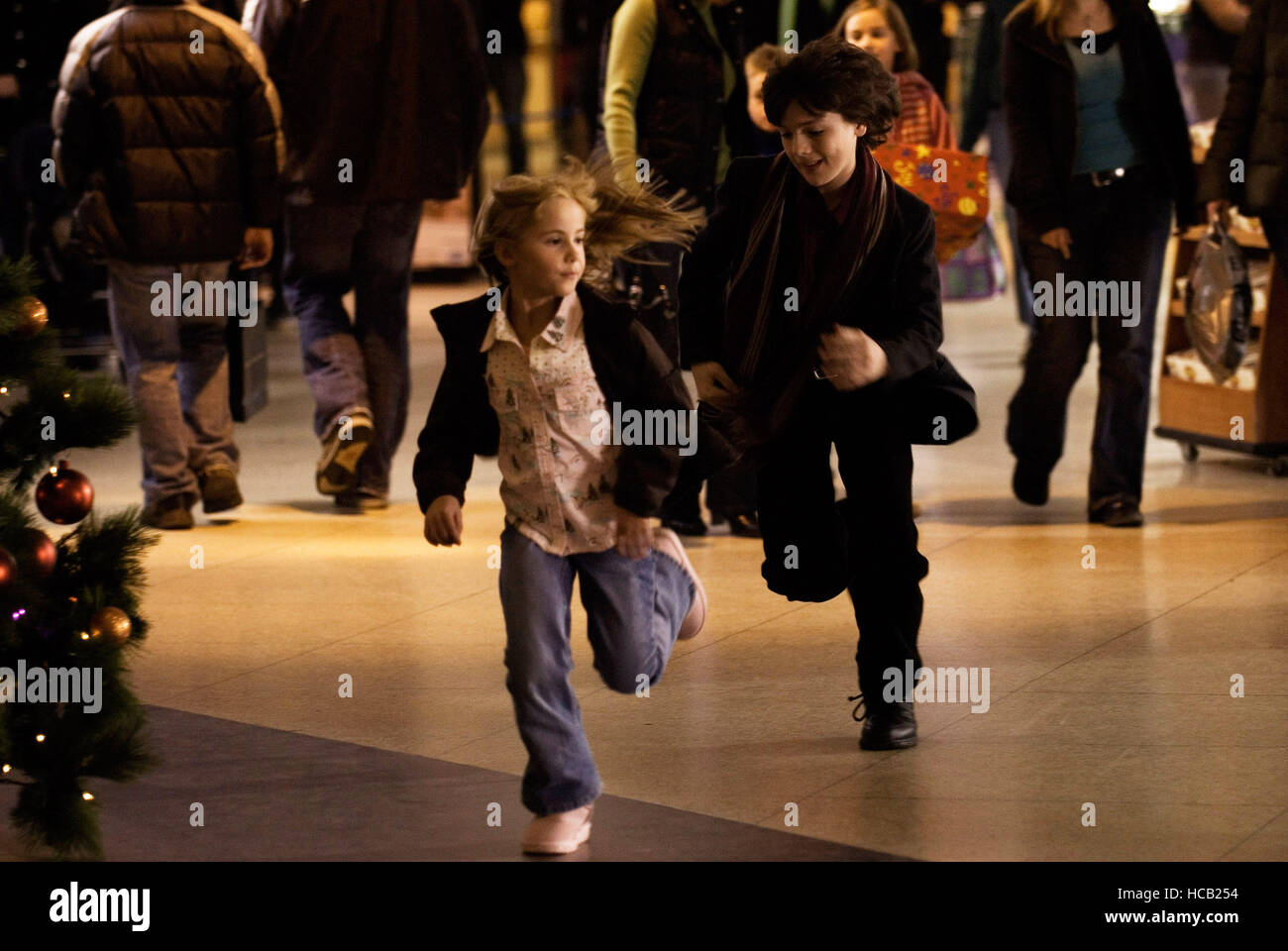 CHRISTMAS IN WONDERLAND, from left: Amy/Zoe Schlagel, Matthew Knight ...
