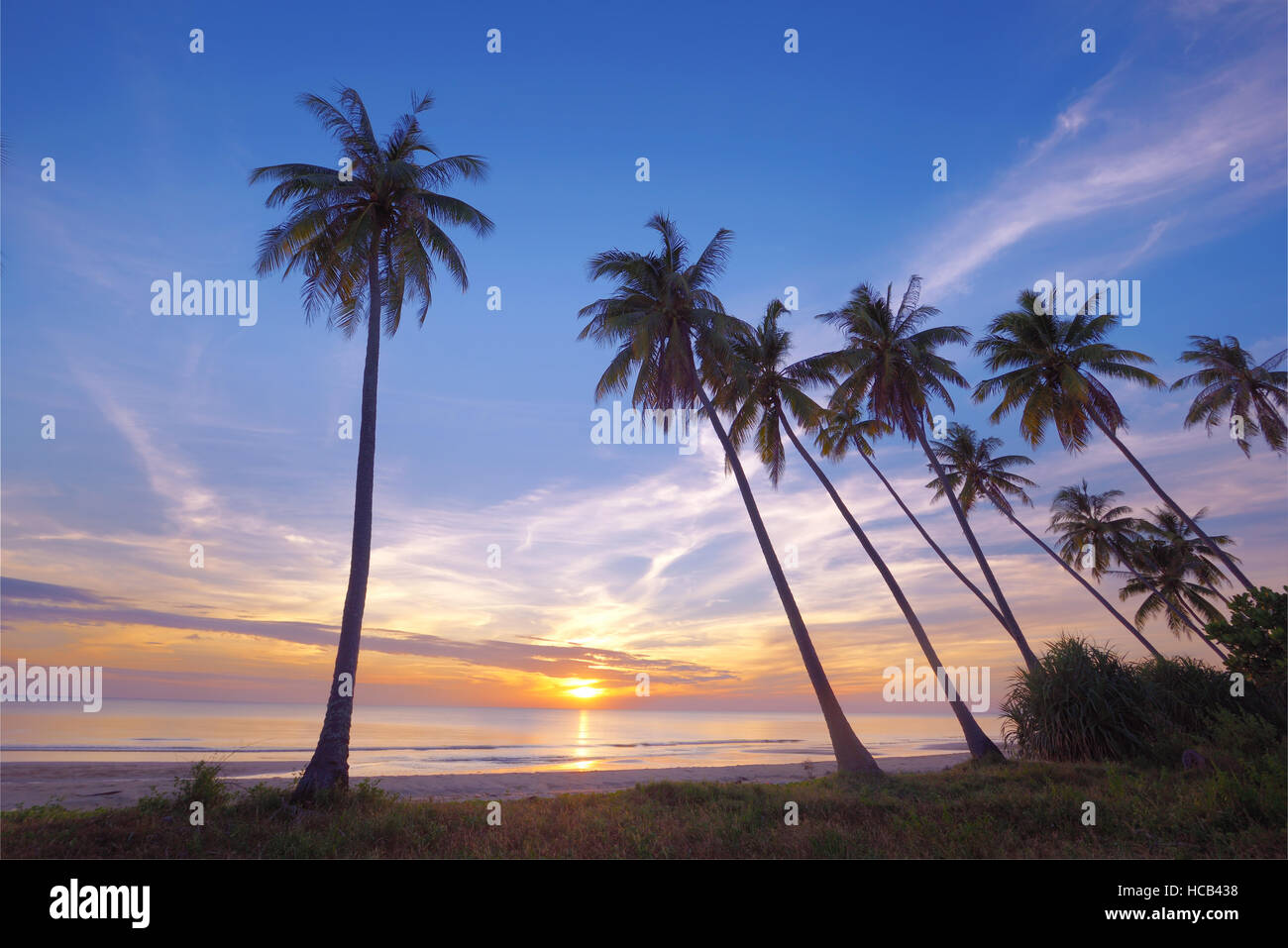 Beautiful tropical beach sunset colorful hi-res stock photography and ...