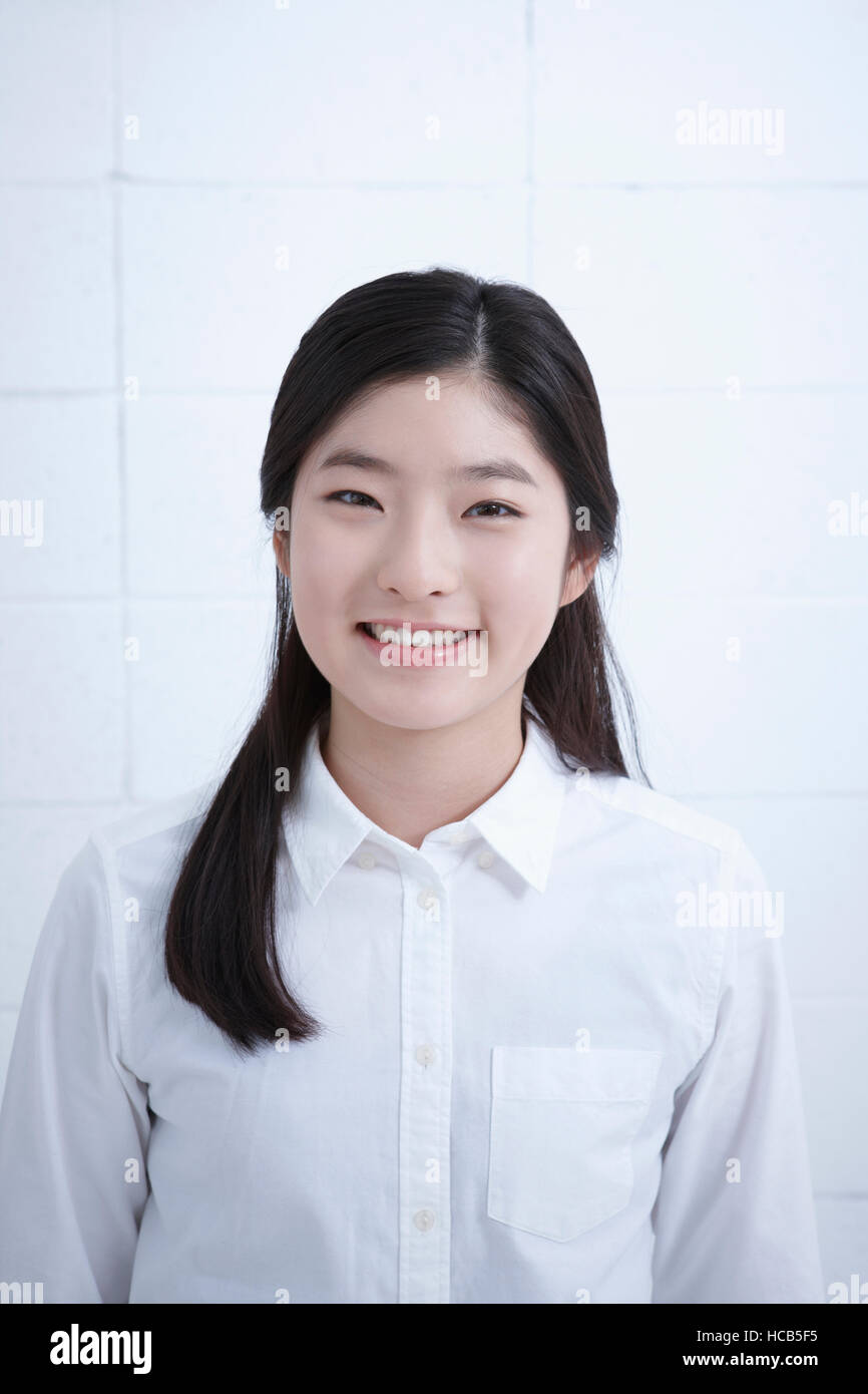 Portrait pf smiling middle school girl in white shirt Stock Photo - Alamy