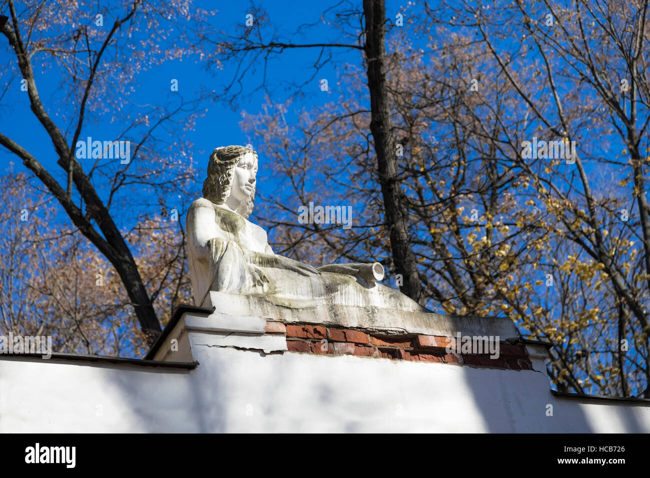 Roof statue sculpture hi-res stock photography and images - Alamy