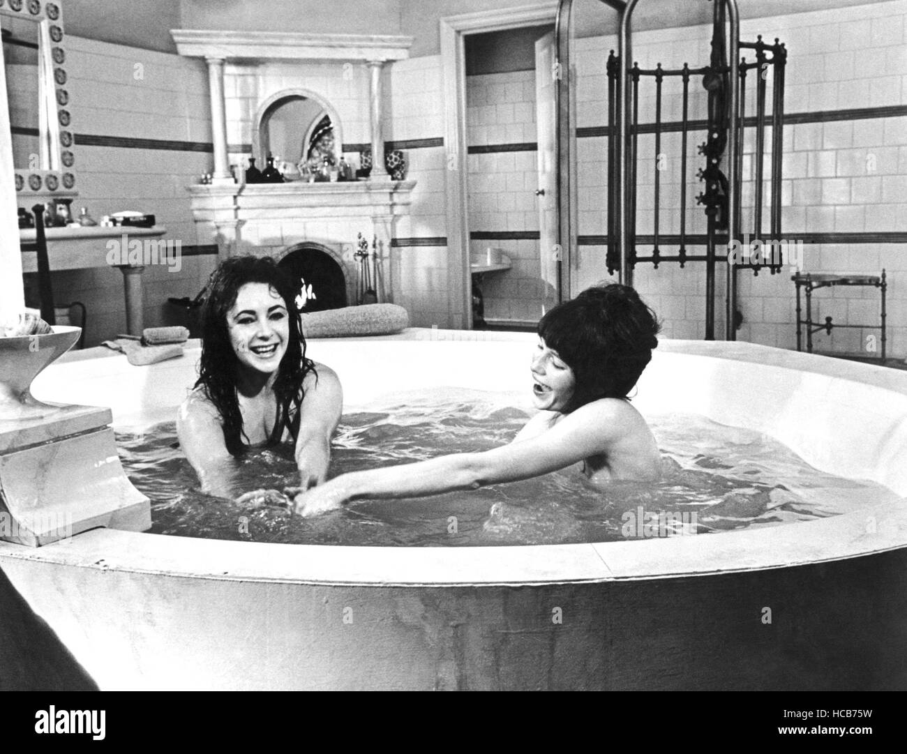 SECRET CEREMONY, from left: Elizabeth Taylor, Mia Farrow, 1968 Stock ...