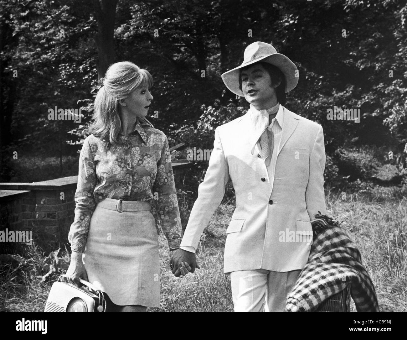 THE BUTTERCUP CHAIN, Jane Asher, Hywel Bennett, 1970 Stock Photo - Alamy