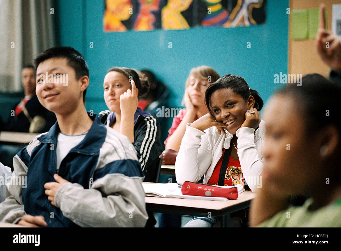 THE CLASS, (aka ENTRE LES MURS), Wei Huang (left), Esmeralda Ouertani ...