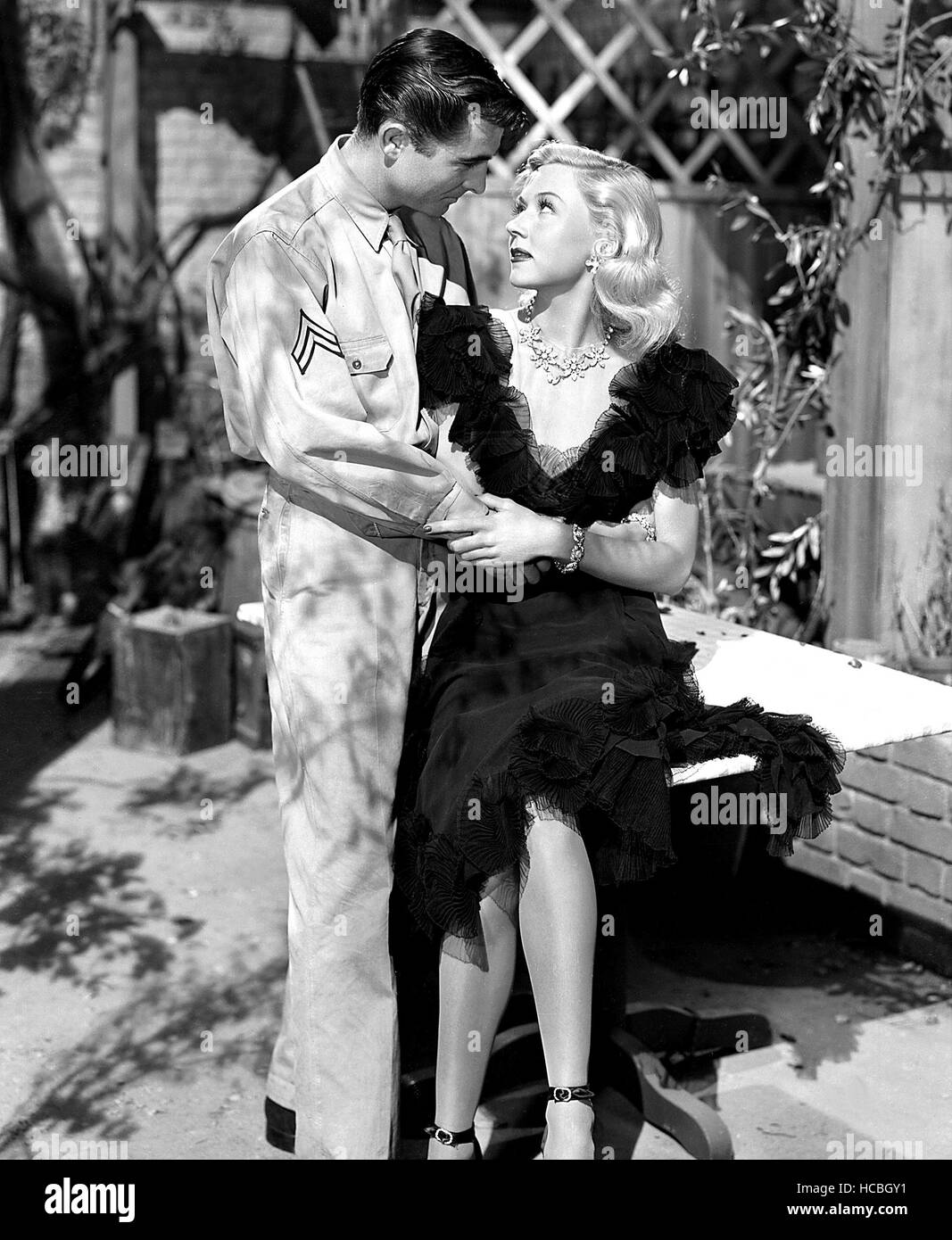 CROSSFIRE, Robert Mitchum, Gloria Grahame, 1947 Stock Photo - Alamy