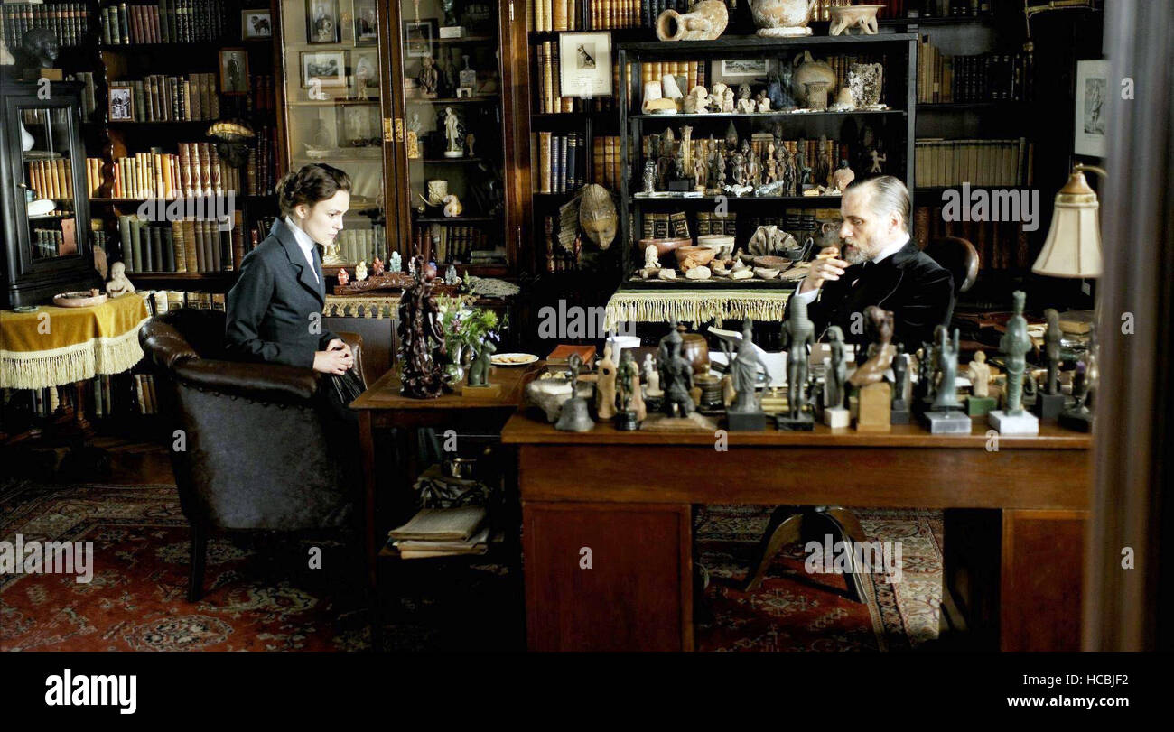 A DANGEROUS METHOD, from left: Keira Knightley, Viggo Mortensen as ...