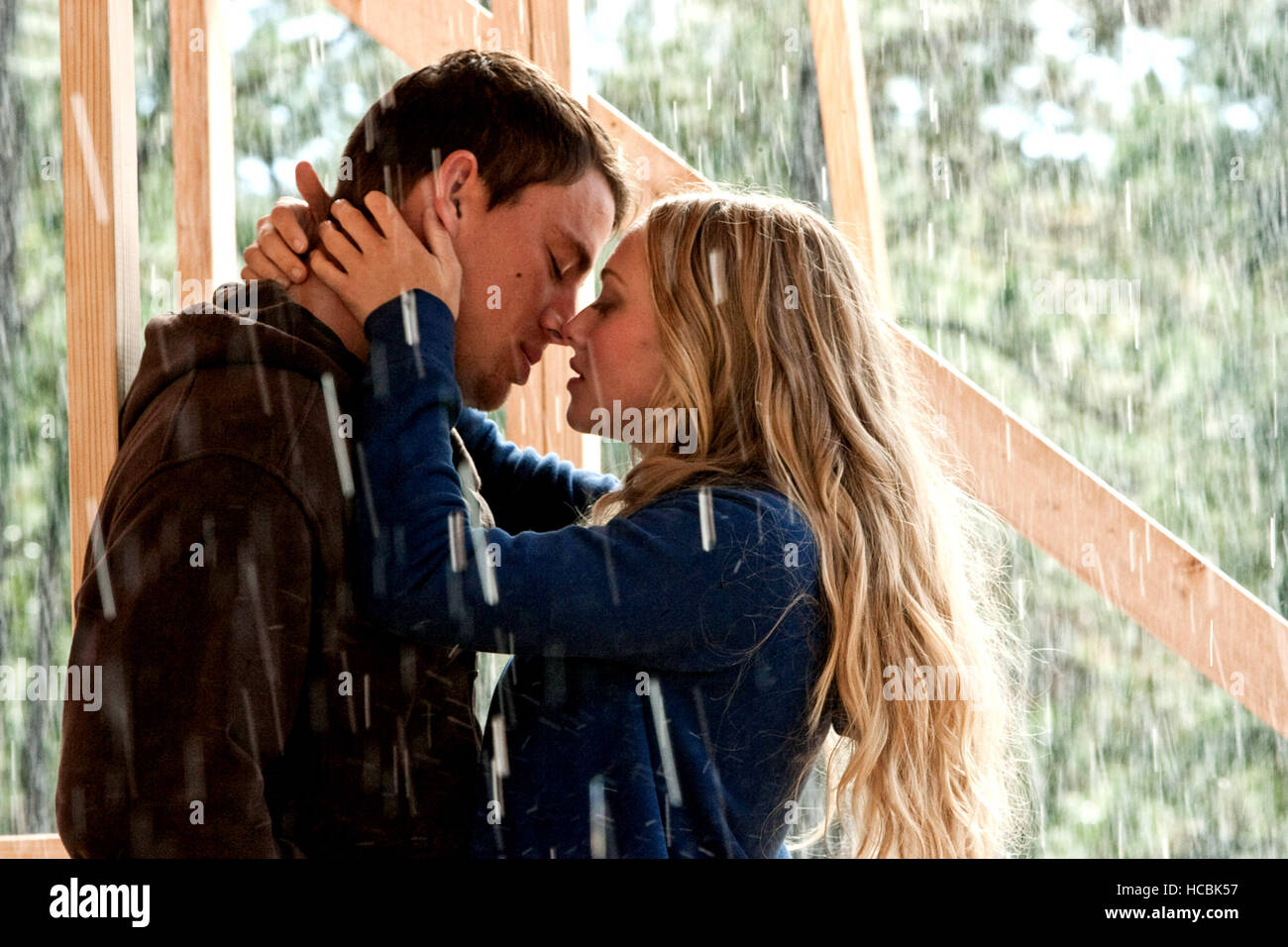 DEAR JOHN, from left: Channing Tatum, Amanda Seyfried, 2010. ph: Scott ...