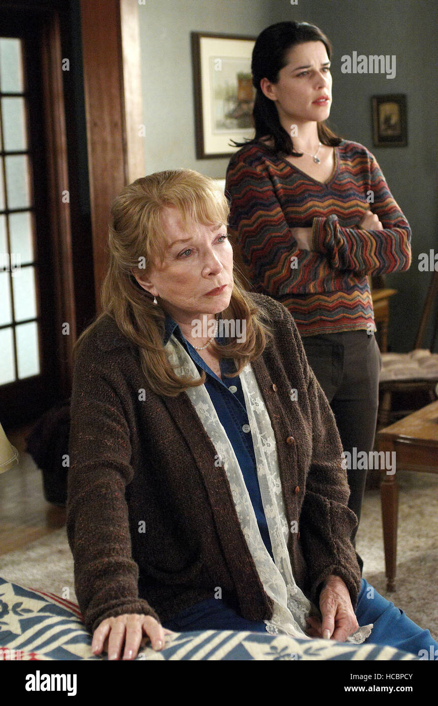 CLOSING THE RING, from left: Shirley MacLaine, Neve Campbell, 2007 ...