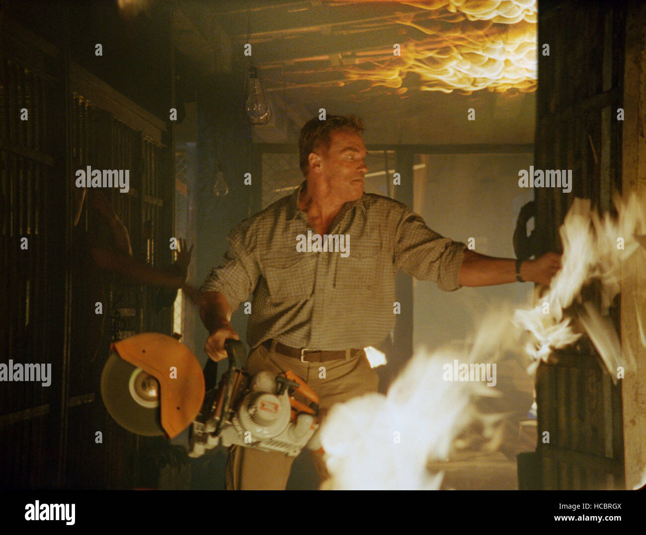 COLLATERAL DAMAGE, Arnold Schwarzenegger, 2002 (c) Warner Brothers ...