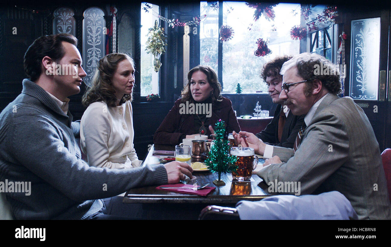 THE CONJURING 2, first 3 from left: Patrick Wilson, Vera Farmiga ...